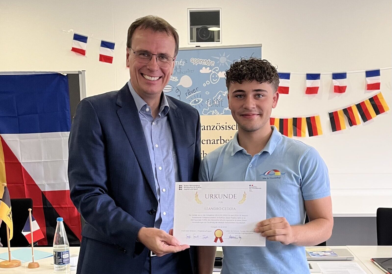 Urkunde für Frankreichbotschafter | Gymnasium Rutesheim